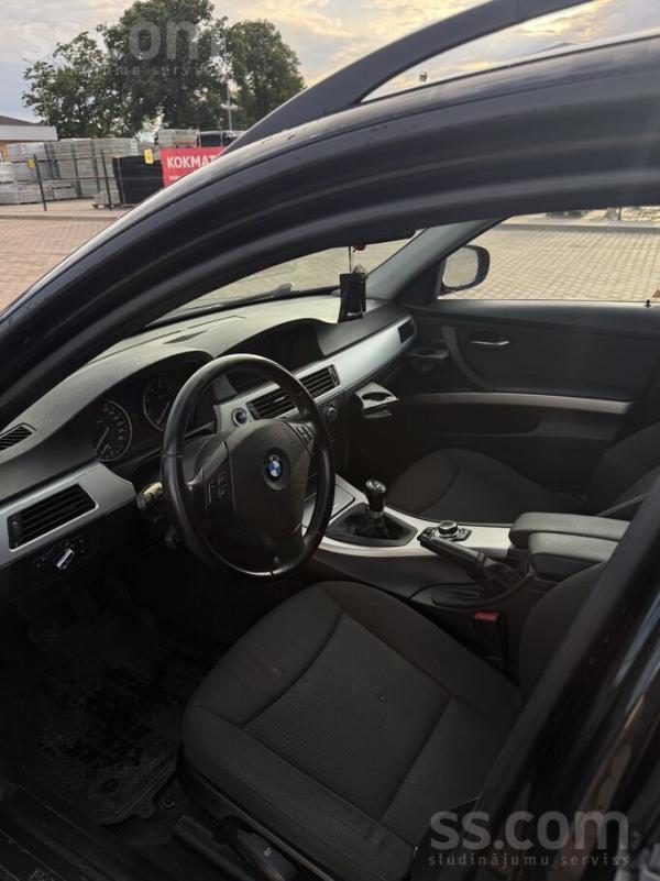 Black BMW 320 2009 in Riga, with an engine capacity of 2.00 L and mileage of 252 thousand km for 3299 €, photo 7 on AUTOMOTO.COM.LV