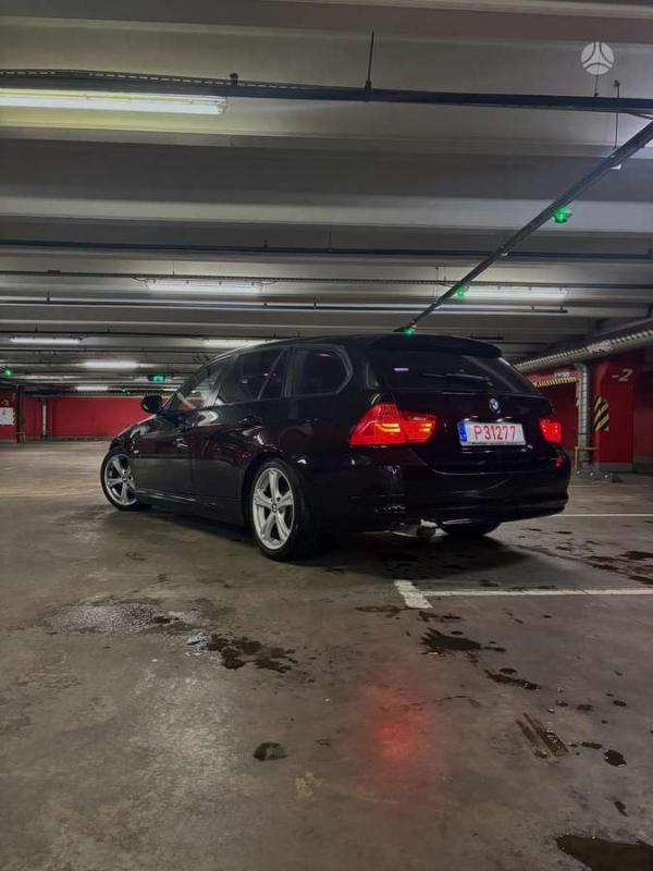 Melns BMW 320 2009 Viļņa, ar dzinēja tilpumu 2.00 L un nobraukumu 268 tūkst. km par 3700 €, foto 3 vietnē AUTOMOTO.COM.LV
