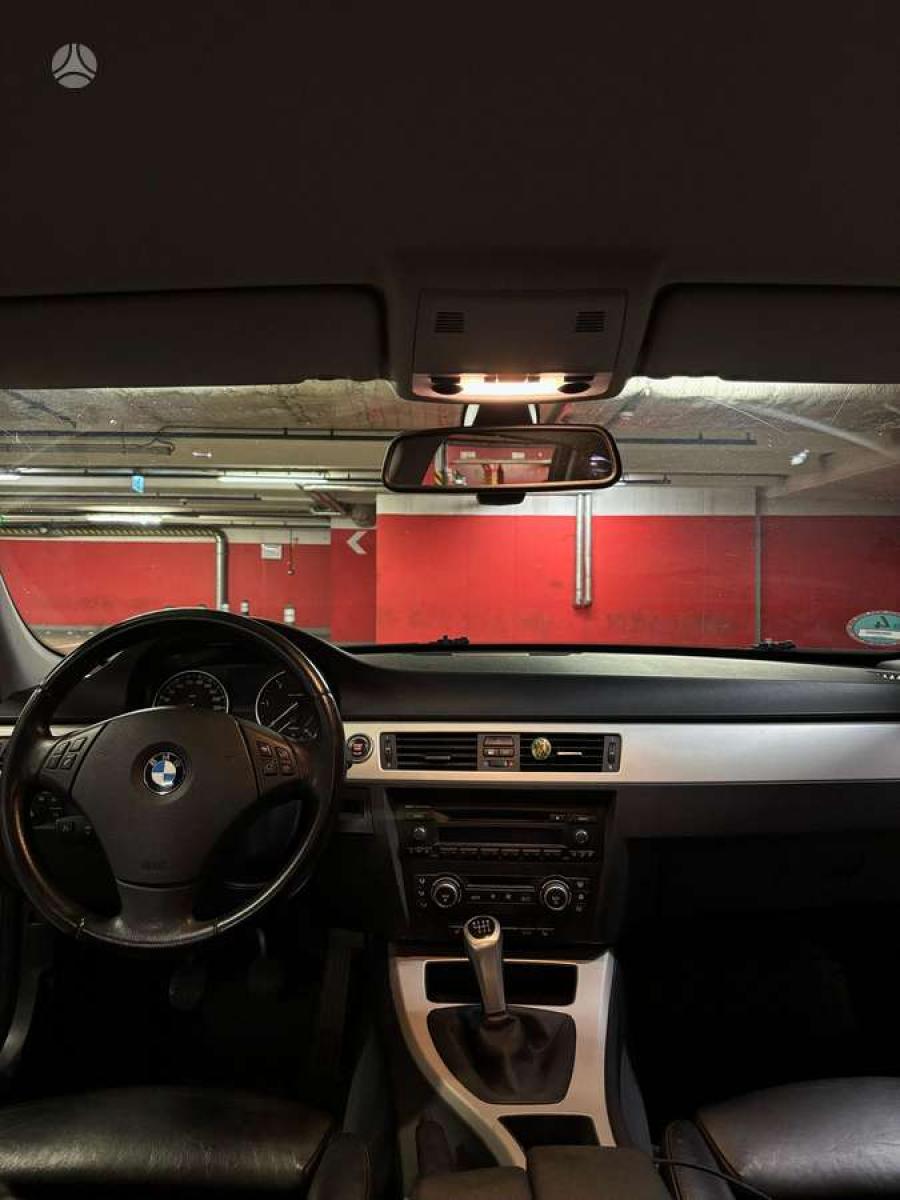 Black BMW 320 2009 in Vilnius, with an engine capacity of 2.00 L and mileage of 268 thousand km for 3700 €, photo 11 on AUTOMOTO.COM.LV