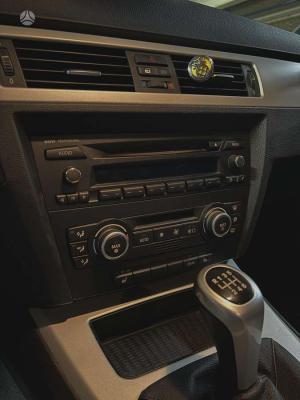 Black BMW 320 2009 in Vilnius, with an engine capacity of 2.00 L and mileage of 268 thousand km for 3700 €, photo 12 on AUTOMOTO.COM.LV