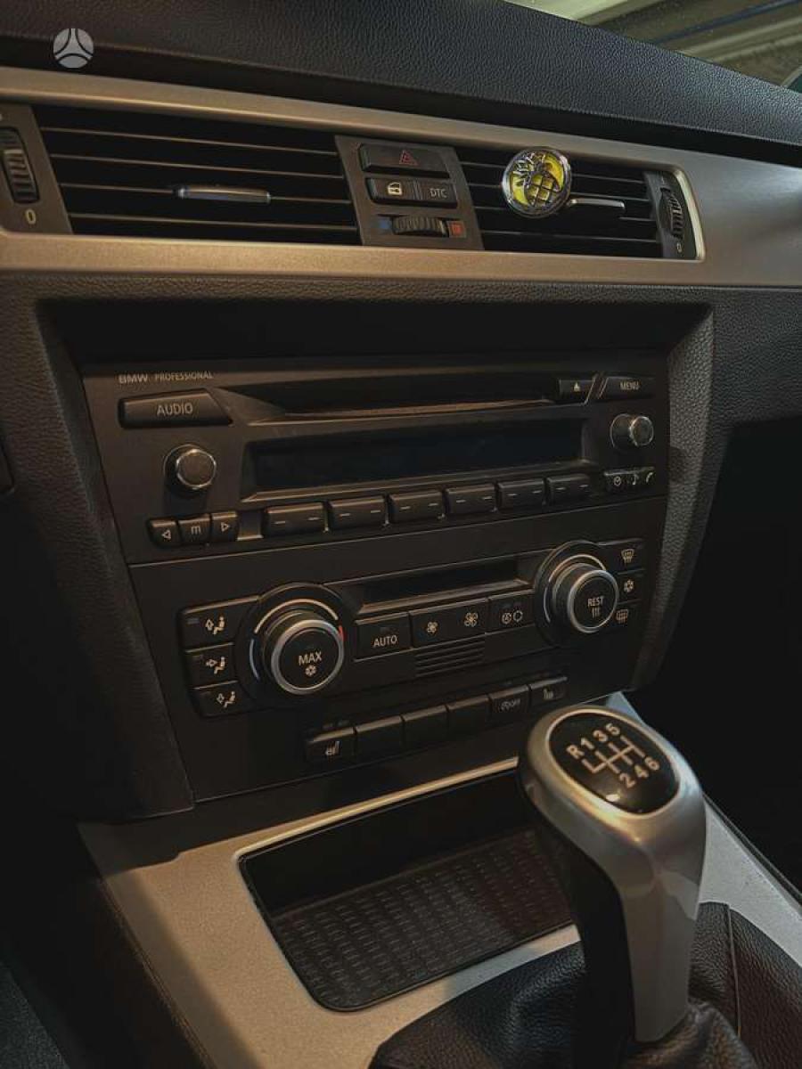 Black BMW 320 2009 in Vilnius, with an engine capacity of 2.00 L and mileage of 268 thousand km for 3700 €, photo 12 on AUTOMOTO.COM.LV