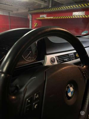 Black BMW 320 2009 in Vilnius, with an engine capacity of 2.00 L and mileage of 268 thousand km for 3700 €, photo 13 on AUTOMOTO.COM.LV
