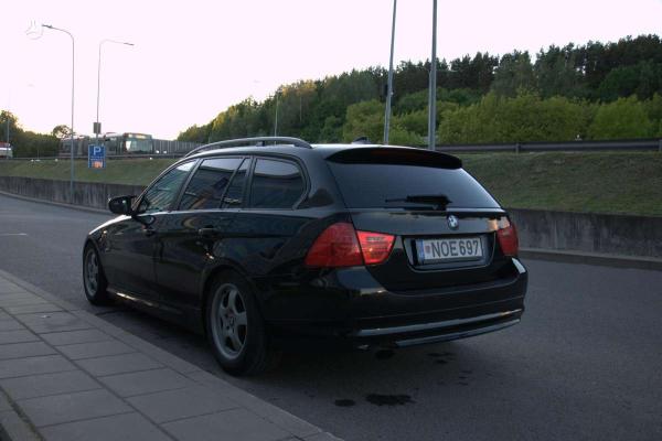 Melns BMW 320 2009 Viļņa, ar dzinēja tilpumu 2.00 L un nobraukumu 275 tūkst. km par 3000 €, foto 7 vietnē AUTOMOTO.COM.LV