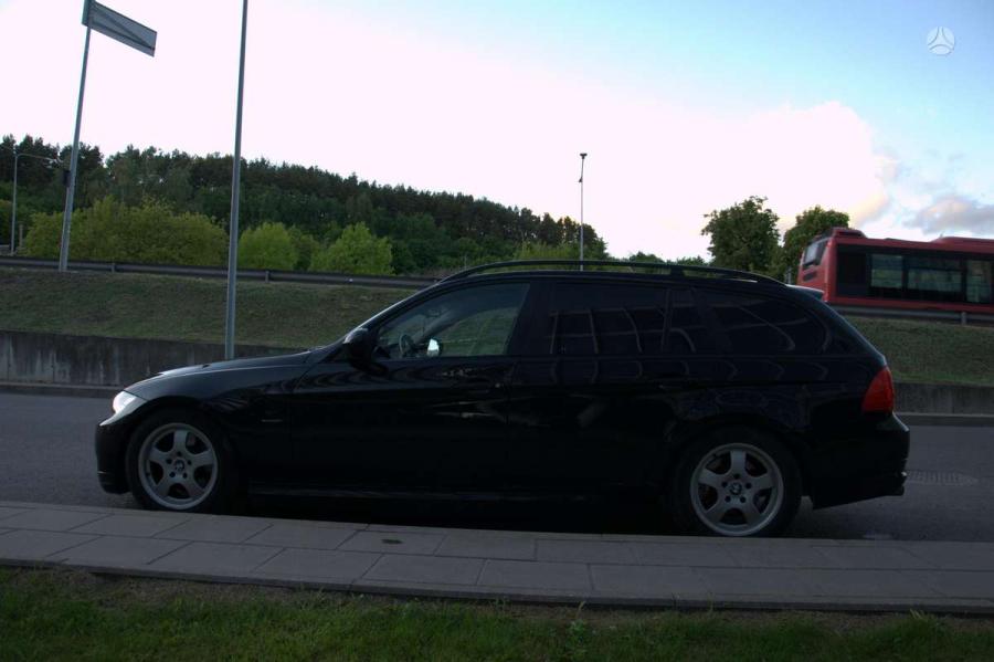 Melns BMW 320 2009 Viļņa, ar dzinēja tilpumu 2.00 L un nobraukumu 275 tūkst. km par 3000 €, foto 9 vietnē AUTOMOTO.COM.LV