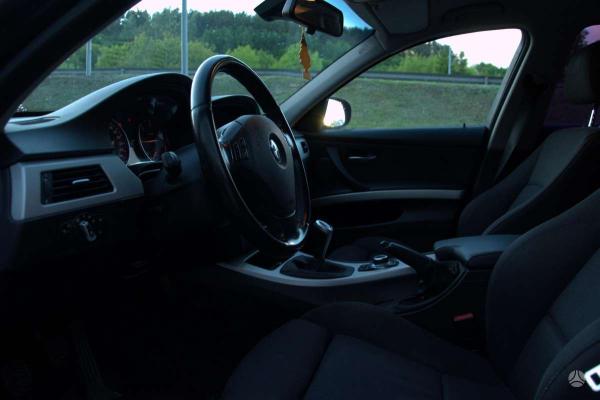 Melns BMW 320 2009 Viļņa, ar dzinēja tilpumu 2.00 L un nobraukumu 275 tūkst. km par 3000 €, foto 9 vietnē AUTOMOTO.COM.LV