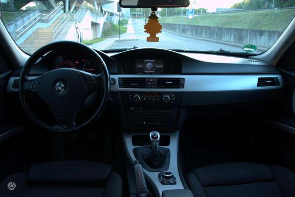 Melns BMW 320 2009 Viļņa, ar dzinēja tilpumu 2.00 L un nobraukumu 275 tūkst. km par 3000 €, foto 10 vietnē AUTOMOTO.COM.LV