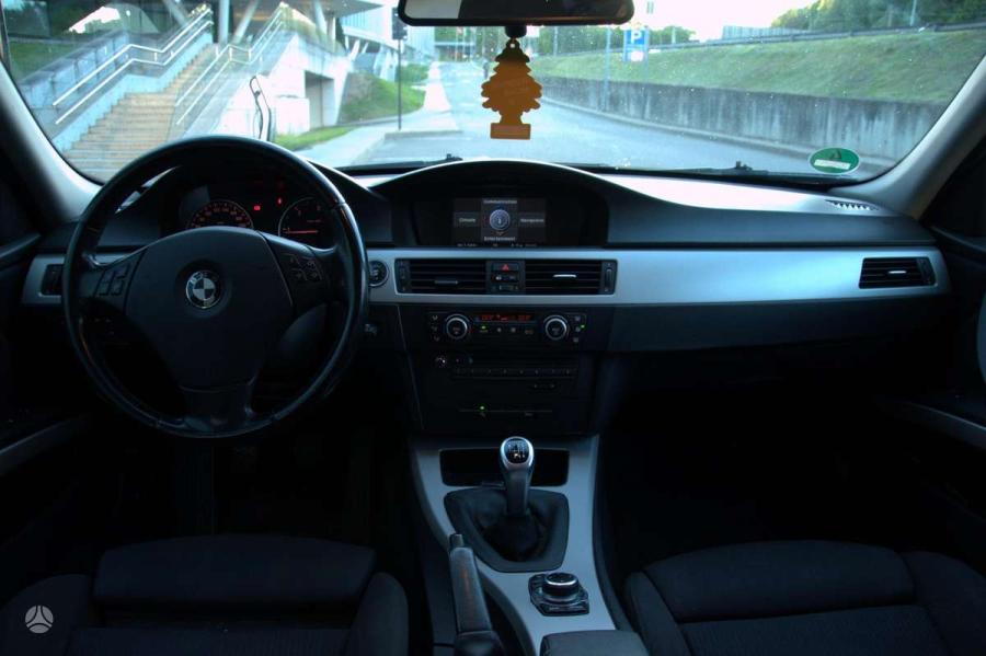 Melns BMW 320 2009 Viļņa, ar dzinēja tilpumu 2.00 L un nobraukumu 275 tūkst. km par 3000 €, foto 11 vietnē AUTOMOTO.COM.LV