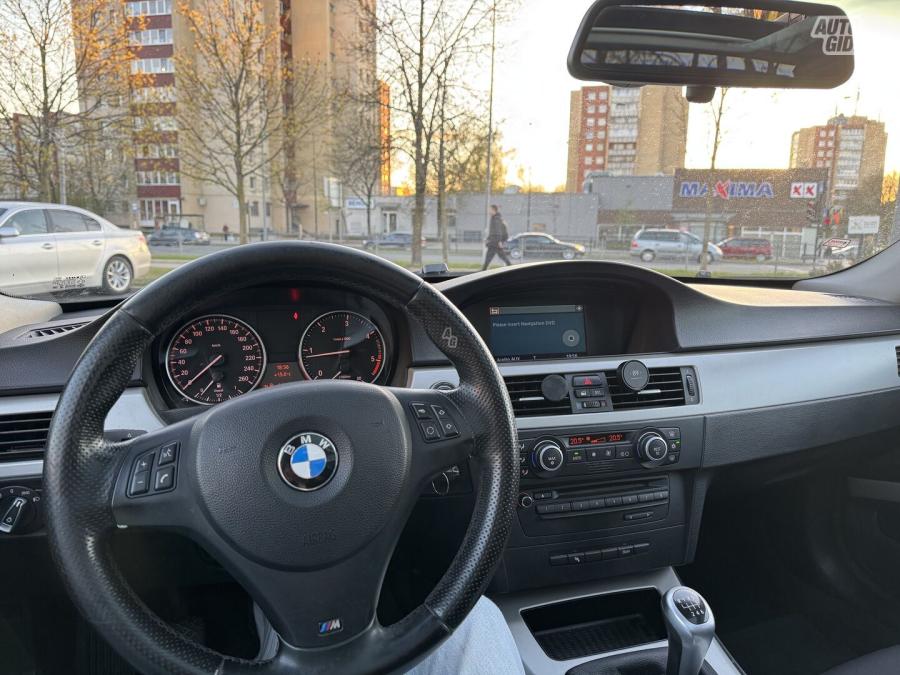 Black BMW 320 2009 in Vilnius, with an engine capacity of 2.00 L and mileage of 520 thousand km for 2800 €, photo 8 on AUTOMOTO.COM.LV