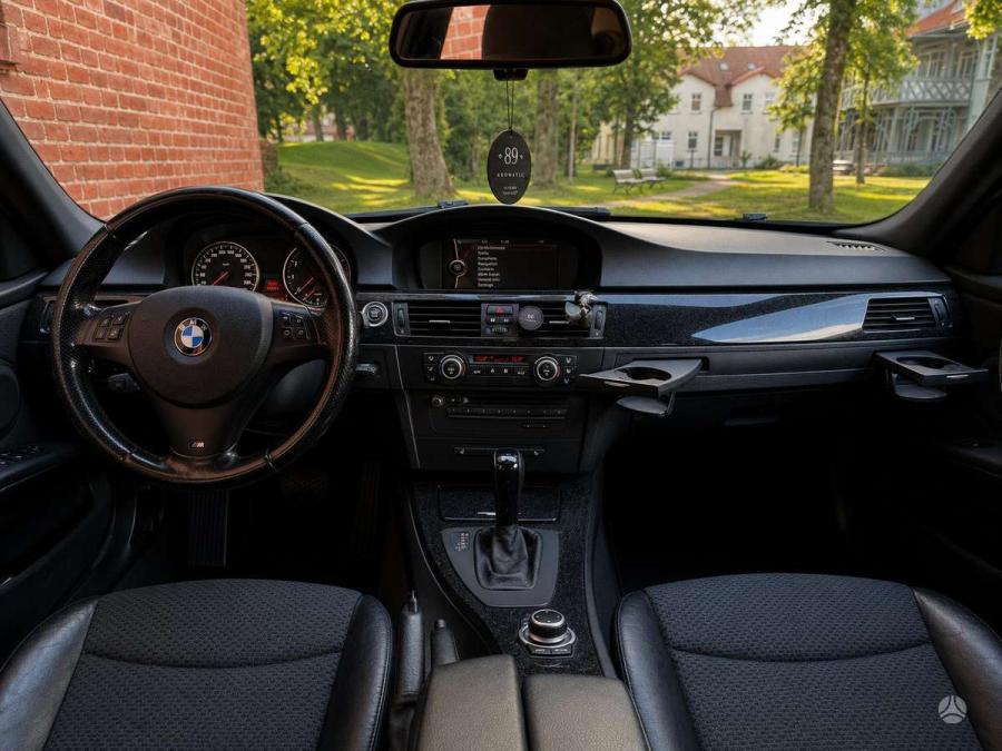 Melns BMW 320 2009 Klaipėda, ar dzinēja tilpumu 2.00 L un nobraukumu 275 tūkst. km par 4950 €, foto 8 vietnē AUTOMOTO.COM.LV