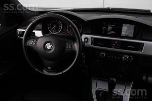 Black BMW 320 2009 in Jelgava, with an engine capacity of 2.00 L and mileage of 272 thousand km for 5500 €, photo 9 on AUTOMOTO.COM.LV