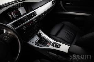 Black BMW 320 2009 in Jelgava, with an engine capacity of 2.00 L and mileage of 272 thousand km for 5500 €, photo 10 on AUTOMOTO.COM.LV