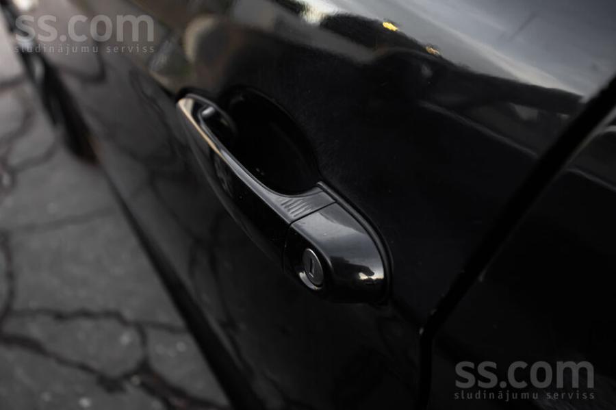 Black BMW 320 2009 in Jelgava, with an engine capacity of 2.00 L and mileage of 272 thousand km for 5500 €, photo 11 on AUTOMOTO.COM.LV