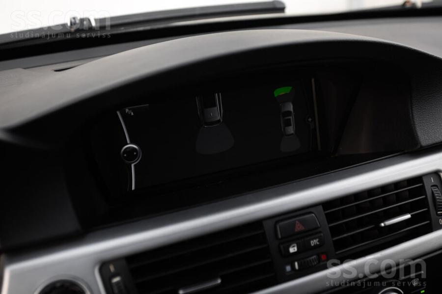 Black BMW 320 2009 in Jelgava, with an engine capacity of 2.00 L and mileage of 272 thousand km for 5500 €, photo 12 on AUTOMOTO.COM.LV