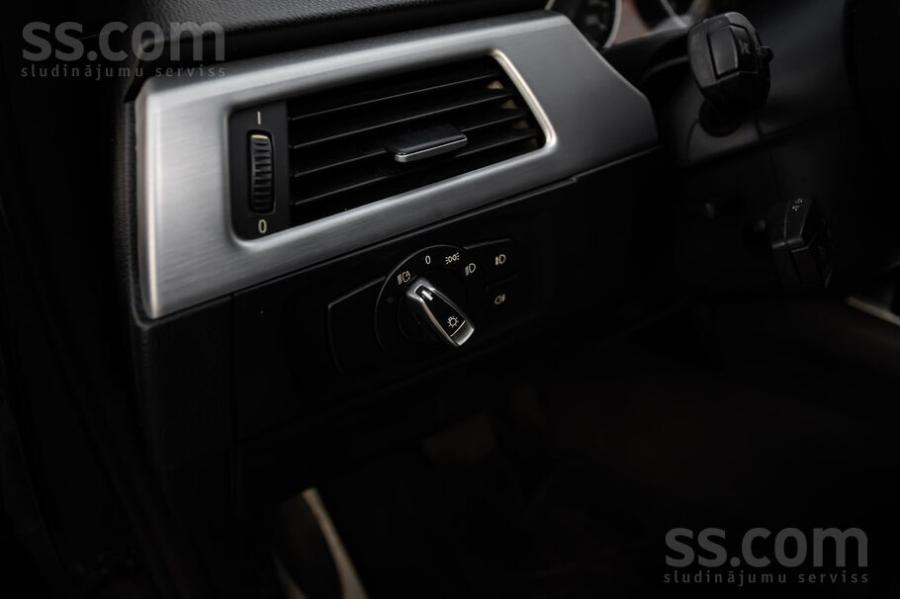 Black BMW 320 2009 in Jelgava, with an engine capacity of 2.00 L and mileage of 272 thousand km for 5500 €, photo 16 on AUTOMOTO.COM.LV