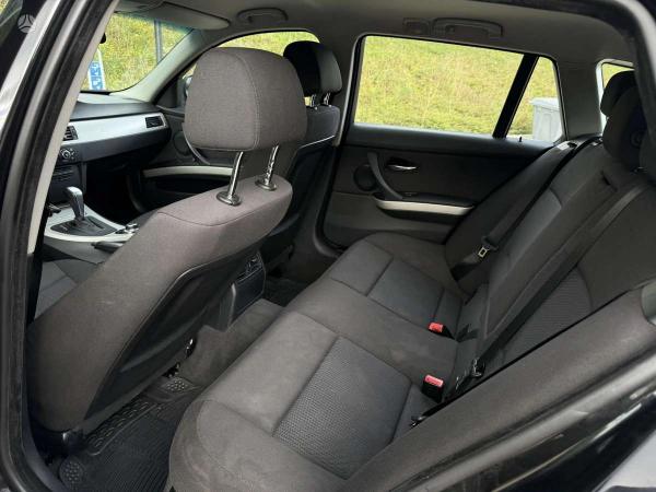 Black BMW 320 2009 in Vilnius, with an engine capacity of 2.00 L and mileage of 373 thousand km for 3400 €, photo 10 on AUTOMOTO.COM.LV