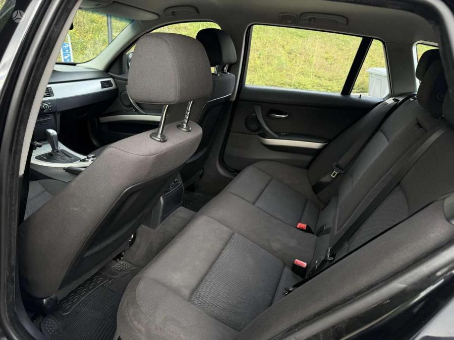 Black BMW 320 2009 in Vilnius, with an engine capacity of 2.00 L and mileage of 373 thousand km for 3400 €, photo 10 on AUTOMOTO.COM.LV