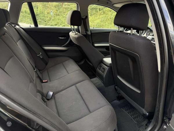 Black BMW 320 2009 in Vilnius, with an engine capacity of 2.00 L and mileage of 373 thousand km for 3400 €, photo 11 on AUTOMOTO.COM.LV
