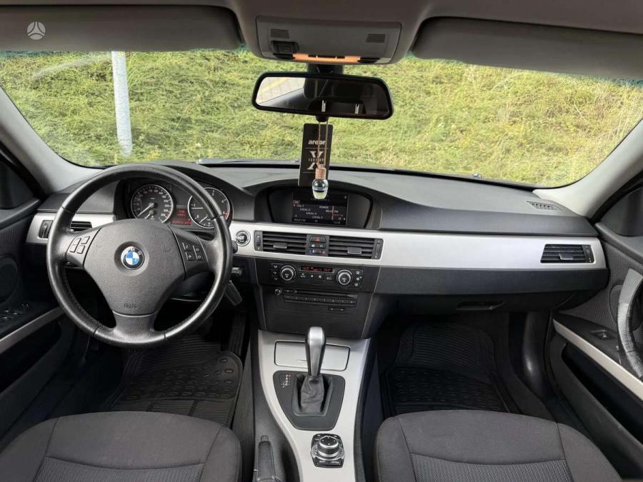 Black BMW 320 2009 in Vilnius, with an engine capacity of 2.00 L and mileage of 373 thousand km for 3400 €, photo 12 on AUTOMOTO.COM.LV