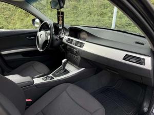 Black BMW 320 2009 in Vilnius, with an engine capacity of 2.00 L and mileage of 373 thousand km for 3400 €, photo 13 on AUTOMOTO.COM.LV