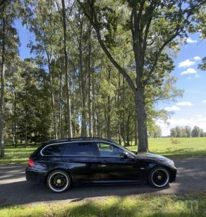 Black BMW 320 2009 in Valmiera, with an engine capacity of 1.80 L and mileage of 221 thousand km for 4500 €, photo 5 on AUTOMOTO.COM.LV