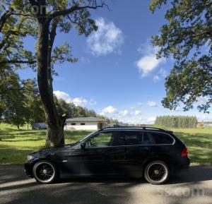 Black BMW 320 2009 in Valmiera, with an engine capacity of 1.80 L and mileage of 221 thousand km for 4500 €, photo 6 on AUTOMOTO.COM.LV