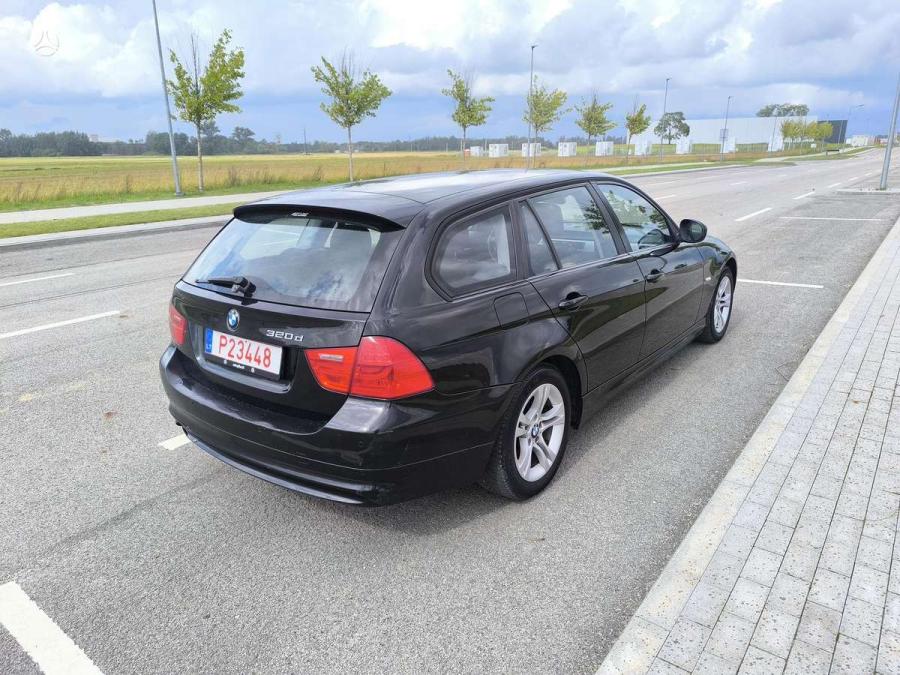 Black BMW 320 2009 in Marijampole, with an engine capacity of 2.00 L and mileage of 336 thousand km for 2399 €, photo 6 on AUTOMOTO.COM.LV