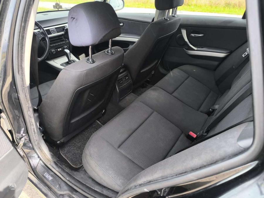 Black BMW 320 2009 in Marijampole, with an engine capacity of 2.00 L and mileage of 336 thousand km for 2399 €, photo 12 on AUTOMOTO.COM.LV