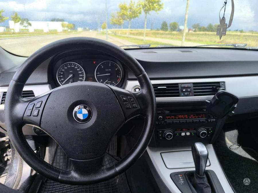 Black BMW 320 2009 in Marijampole, with an engine capacity of 2.00 L and mileage of 336 thousand km for 2399 €, photo 15 on AUTOMOTO.COM.LV