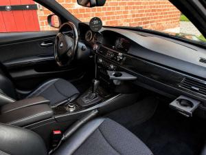 Melns BMW 320 2009 Klaipėda, ar dzinēja tilpumu 2.00 L un nobraukumu 275 tūkst. km par 4900 €, foto 7 vietnē AUTOMOTO.COM.LV