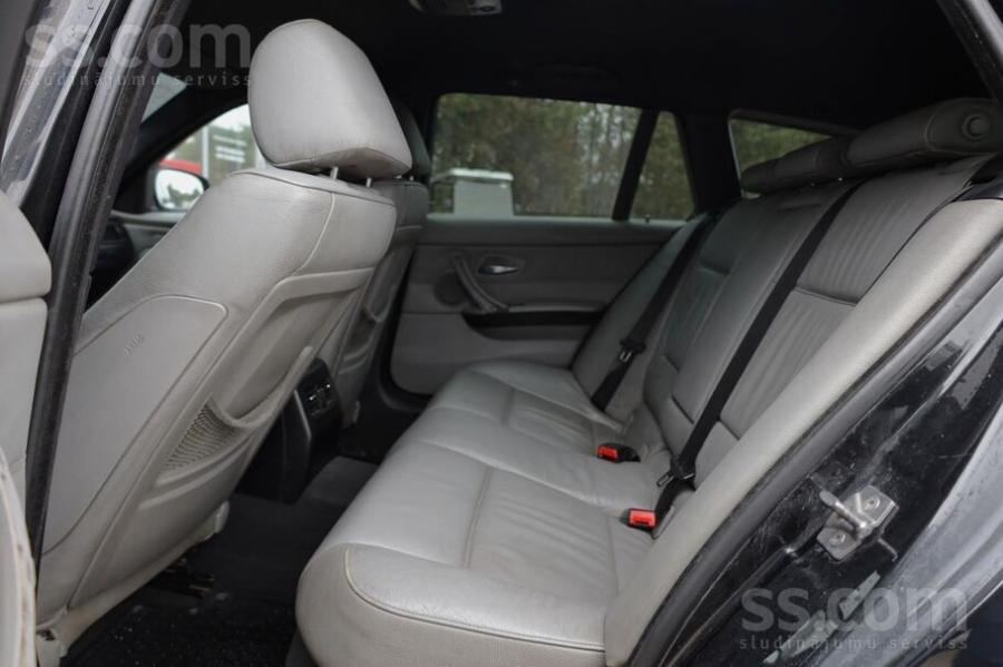 Black BMW 320 2009 in Riga, with an engine capacity of 2.00 L and mileage of 383 thousand km for 2995 €, photo 13 on AUTOMOTO.COM.LV