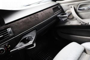 Black BMW 320 2009 in Riga, with an engine capacity of 2.00 L and mileage of 383 thousand km for 2995 €, photo 15 on AUTOMOTO.COM.LV