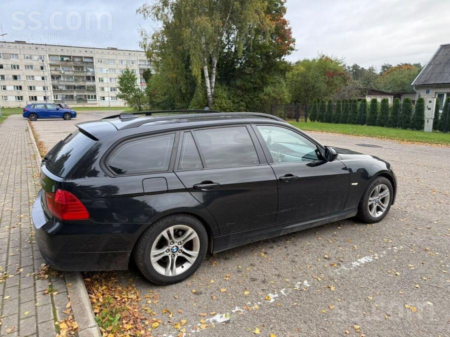 Black BMW 320 2009 in Riga, with an engine capacity of 2.00 L and mileage of 252 thousand km for 2300 €, photo 4 on AUTOMOTO.COM.LV