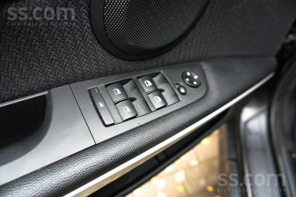 БМВ 320 2009 в Рига на AUTOMOTO.COM.LV Черный БМВ 320 2009 в Рига, объемом двигателя 2.00 л и пробегом 283 тыс. км за 4990 €, фото 7 на AUTOMOTO.COM.LV