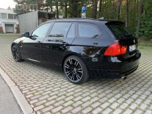 Black BMW 320 2010 in Jurmala, with an engine capacity of 2.00 L and mileage of 36 thousand km for 2500 €, photo 3 on AUTOMOTO.COM.LV