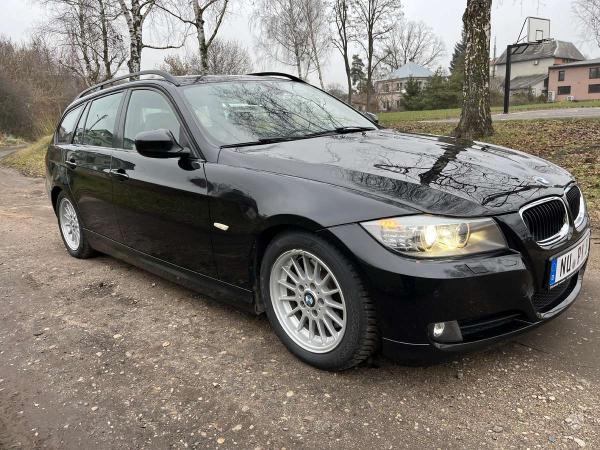 Melns BMW 320 2010 Kauņa, ar dzinēja tilpumu 2.00 L un nobraukumu 275 tūkst. km par 4750 €, foto 3 vietnē AUTOMOTO.COM.LV