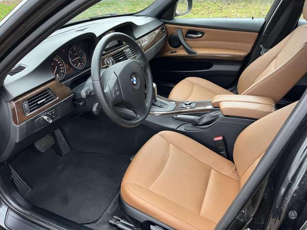 Melns BMW 320 2010 Kauņa, ar dzinēja tilpumu 2.00 L un nobraukumu 275 tūkst. km par 4750 €, foto 10 vietnē AUTOMOTO.COM.LV