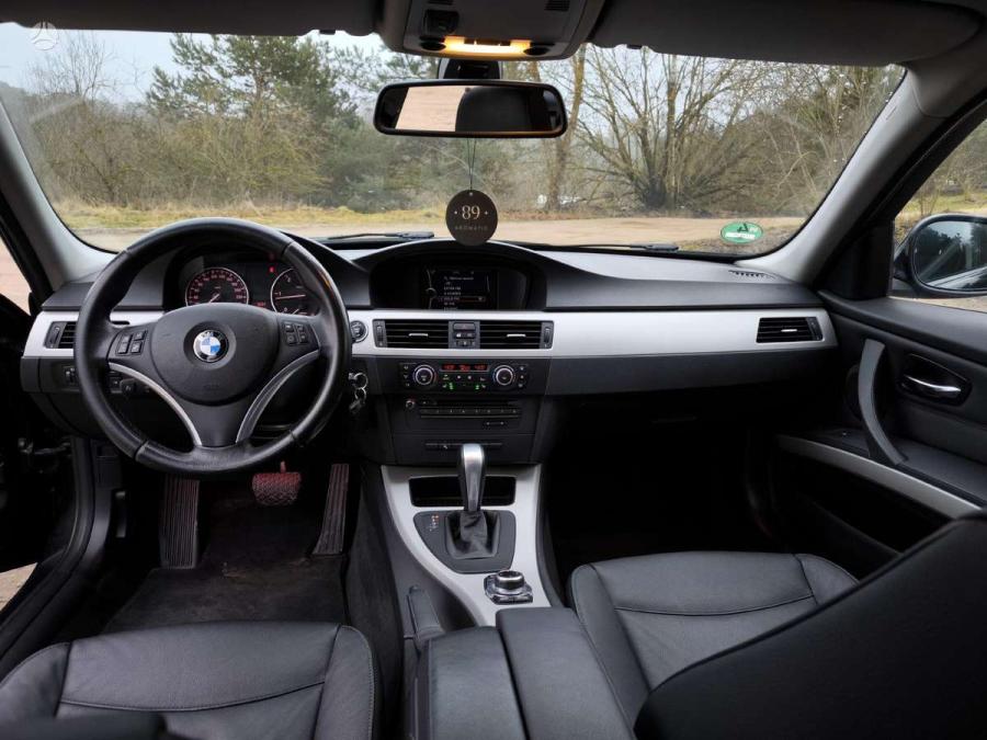 Melns BMW 320 2010 Utena, ar dzinēja tilpumu 2.00 L un nobraukumu 281 tūkst. km par 4900 €, foto 6 vietnē AUTOMOTO.COM.LV