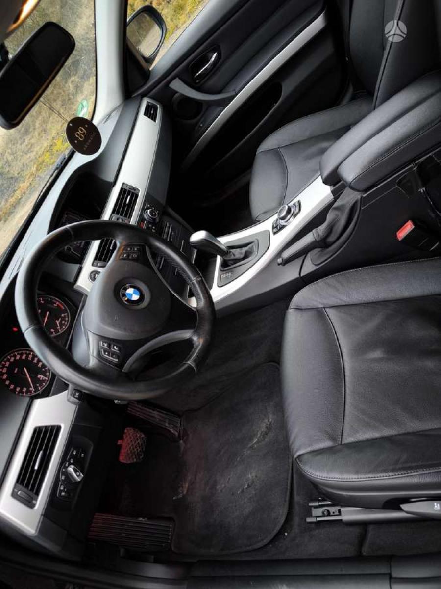 Melns BMW 320 2010 Utena, ar dzinēja tilpumu 2.00 L un nobraukumu 281 tūkst. km par 4900 €, foto 9 vietnē AUTOMOTO.COM.LV