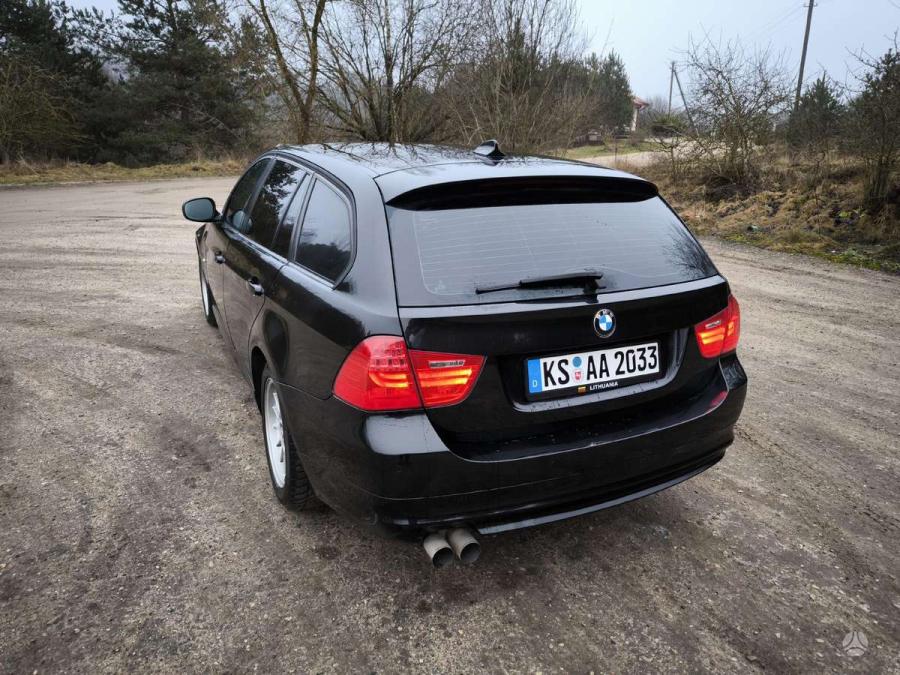 Melns BMW 320 2010 Utena, ar dzinēja tilpumu 2.00 L un nobraukumu 281 tūkst. km par 4900 €, foto 12 vietnē AUTOMOTO.COM.LV