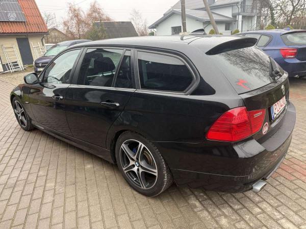 Melns BMW 320 2010 Kauņa, ar dzinēja tilpumu 2.00 L un nobraukumu 330 tūkst. km par 4000 €, foto 4 vietnē AUTOMOTO.COM.LV