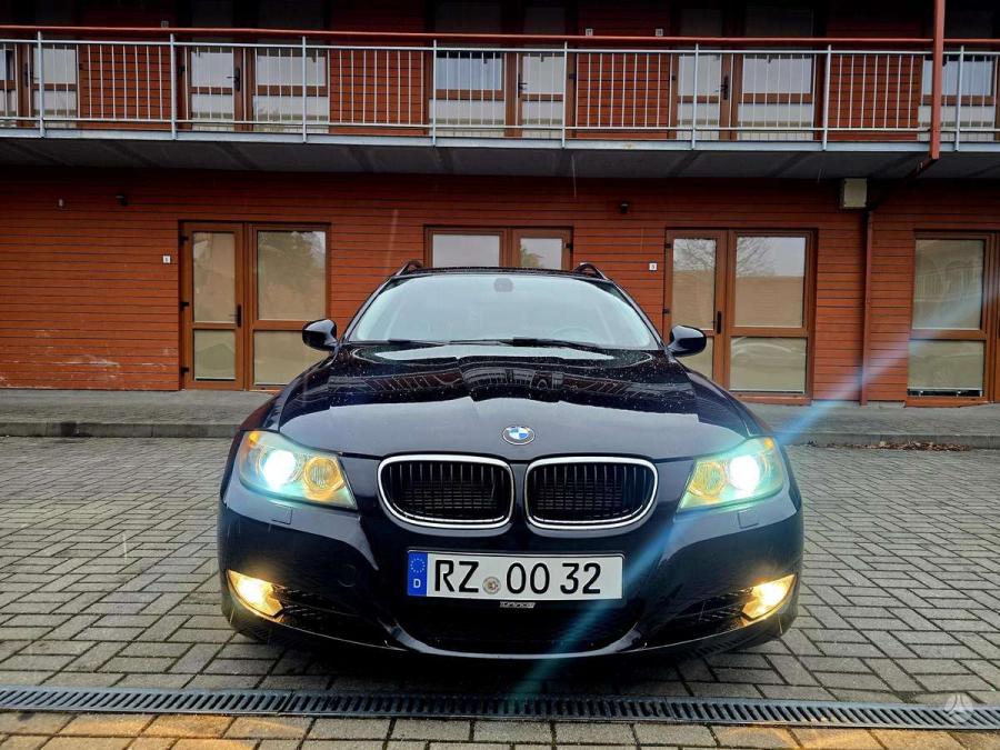 Black BMW 320 2010 in Marijampole, with an engine capacity of 2.00 L and mileage of 318 thousand km for 4200 €, photo 3 on AUTOMOTO.COM.LV