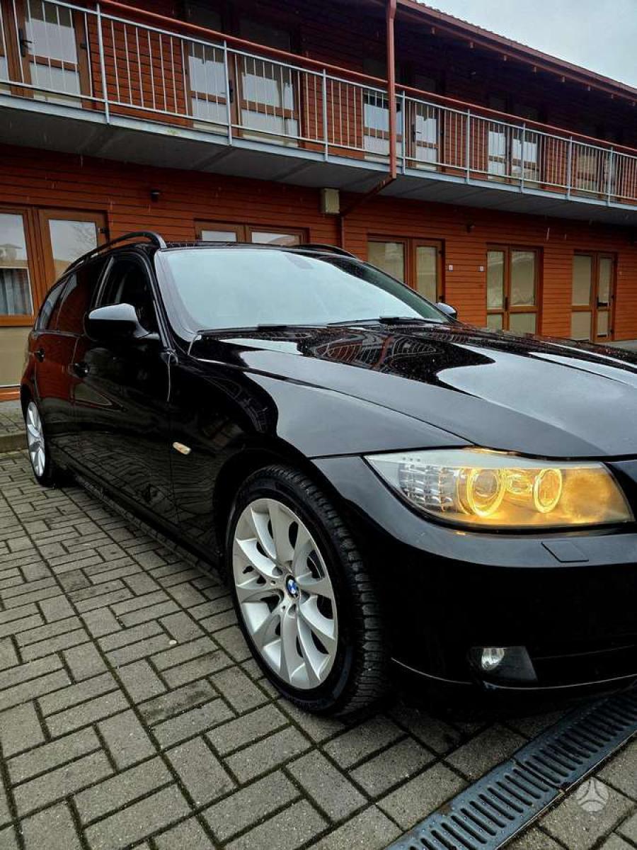 Black BMW 320 2010 in Marijampole, with an engine capacity of 2.00 L and mileage of 318 thousand km for 4200 €, photo 9 on AUTOMOTO.COM.LV