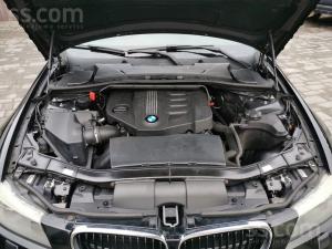 Melns BMW 320 2010 Rīga, ar dzinēja tilpumu 2.00 L un nobraukumu 293 tūkst. km par 5550 €, foto 20 vietnē AUTOMOTO.COM.LV