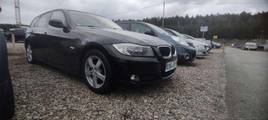 Black BMW 320 2010 in Vilnius, with an engine capacity of 2.00 L and mileage of 274 thousand km for 3850 €, photo 2 on AUTOMOTO.COM.LV