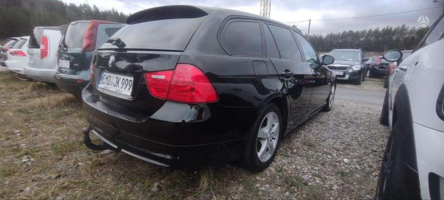 Black BMW 320 2010 in Vilnius, with an engine capacity of 2.00 L and mileage of 274 thousand km for 3850 €, photo 4 on AUTOMOTO.COM.LV