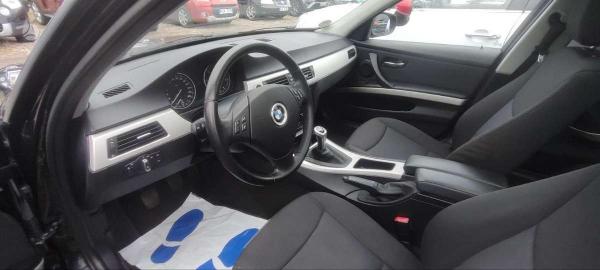 Black BMW 320 2010 in Vilnius, with an engine capacity of 2.00 L and mileage of 274 thousand km for 3850 €, photo 5 on AUTOMOTO.COM.LV