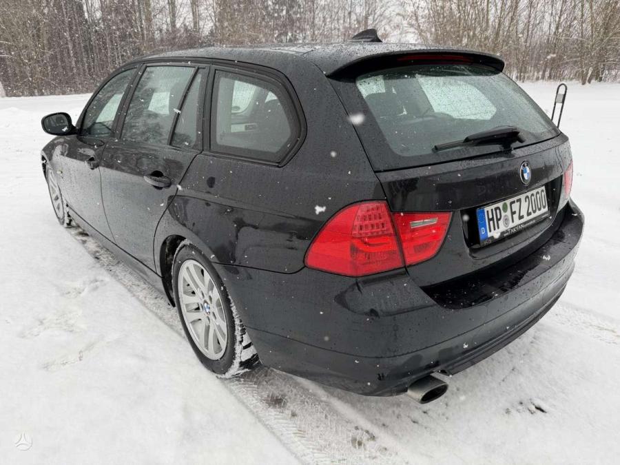 Black BMW 320 2010 in Panevezys, with an engine capacity of 2.00 L and mileage of 236 thousand km for 4200 €, photo 4 on AUTOMOTO.COM.LV