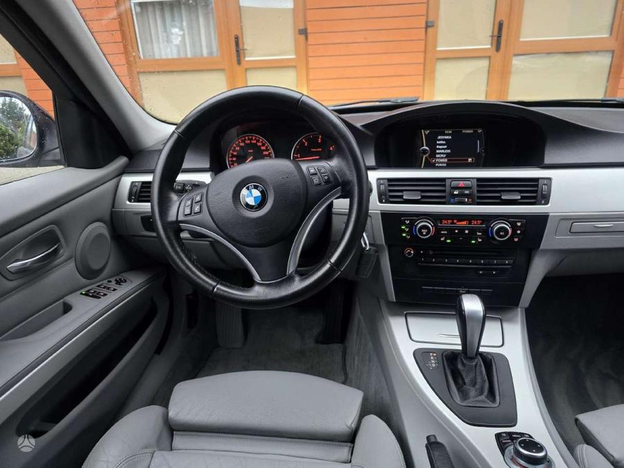 Black BMW 320 2010 in Marijampole, with an engine capacity of 2.00 L and mileage of 318 thousand km for 4100 €, photo 15 on AUTOMOTO.COM.LV