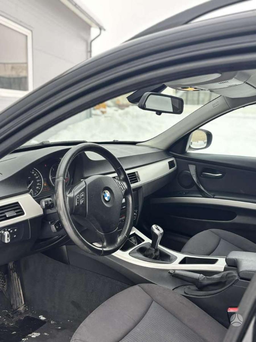 Black BMW 320 2010 in Siauliai, with an engine capacity of 2.00 L and mileage of 280 thousand km for 3100 €, photo 10 on AUTOMOTO.COM.LV