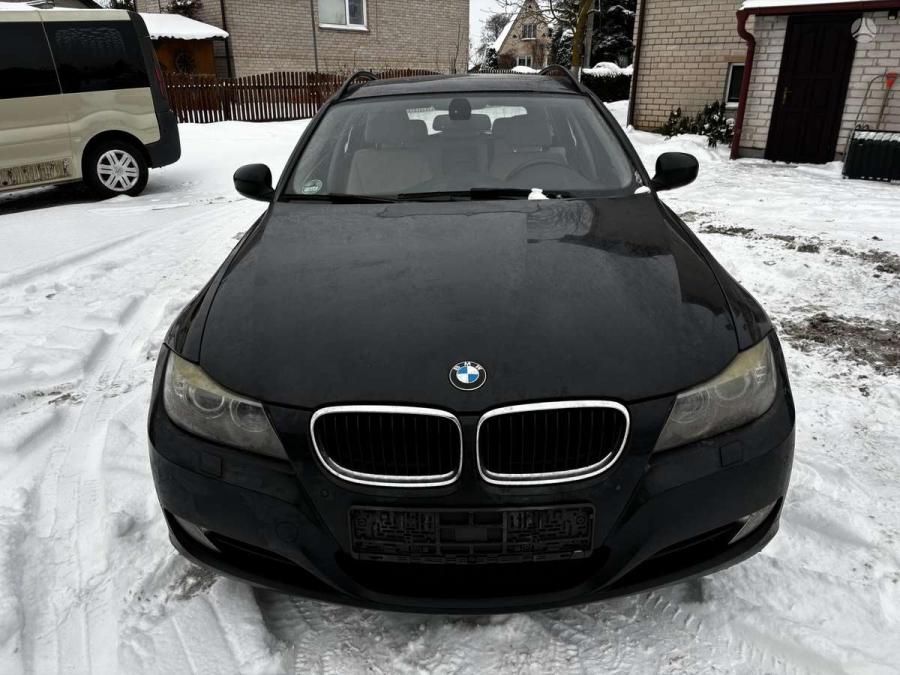Black BMW 320 2010 in Panevezys, with an engine capacity of 2.00 L and mileage of 253 thousand km for 4399 €, photo 2 on AUTOMOTO.COM.LV